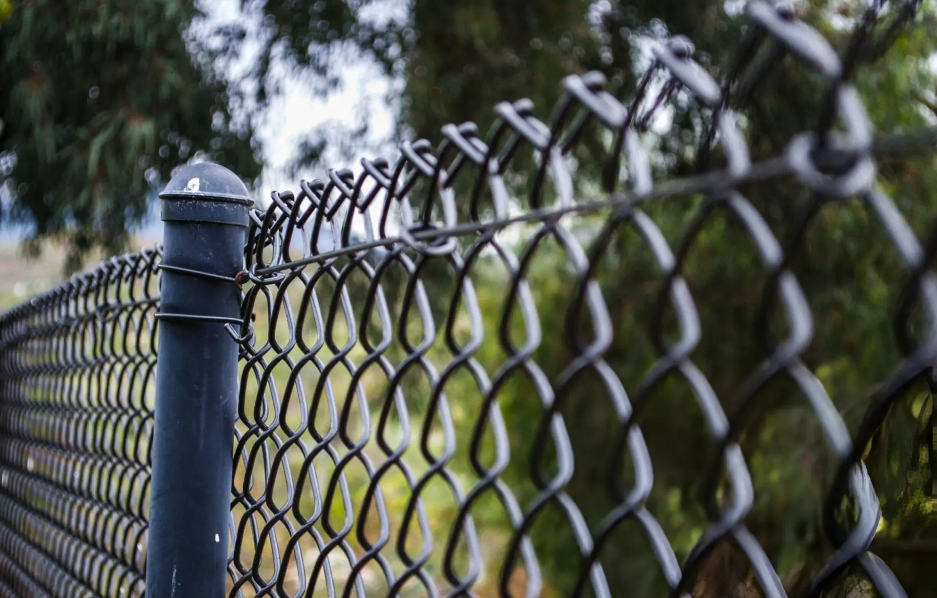 Get Strong Chain Link Fence Posts In Saudi Arabia